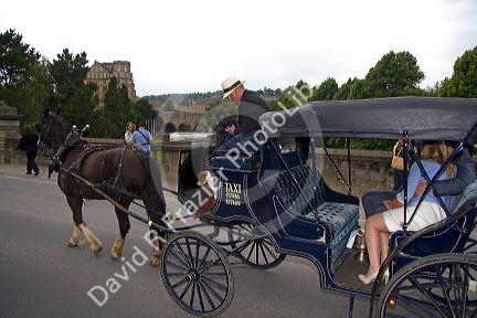 Horse drawn carriage taxi in the city of Bath, Somerset, England ...
